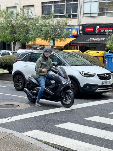Alquiler de Moto Cyclone VIESTE 125 Scooter Vigo Barato | Momoven