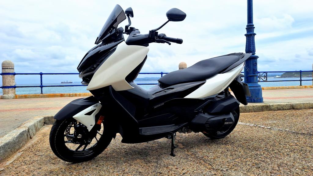 Alquiler de Moto Zontes 125D Scooter Santander Barato | Momoven