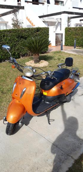 Alquiler de Moto Znen ZN 125T Scooter Alhama de Murcia Barato | Momoven