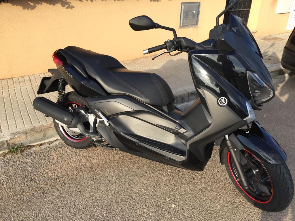 Alquiler de Moto Yamaha X-MAX 125 Scooter Es Caulls Barato | Momoven