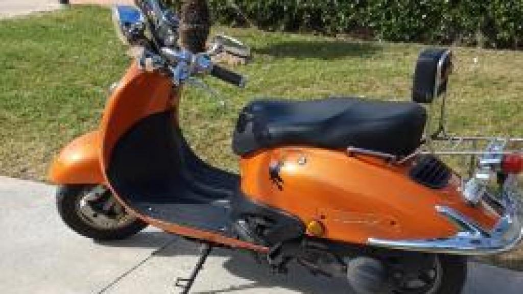 Alquiler de Moto Znen ZN 125T Scooter Alhama de Murcia Barato | Momoven