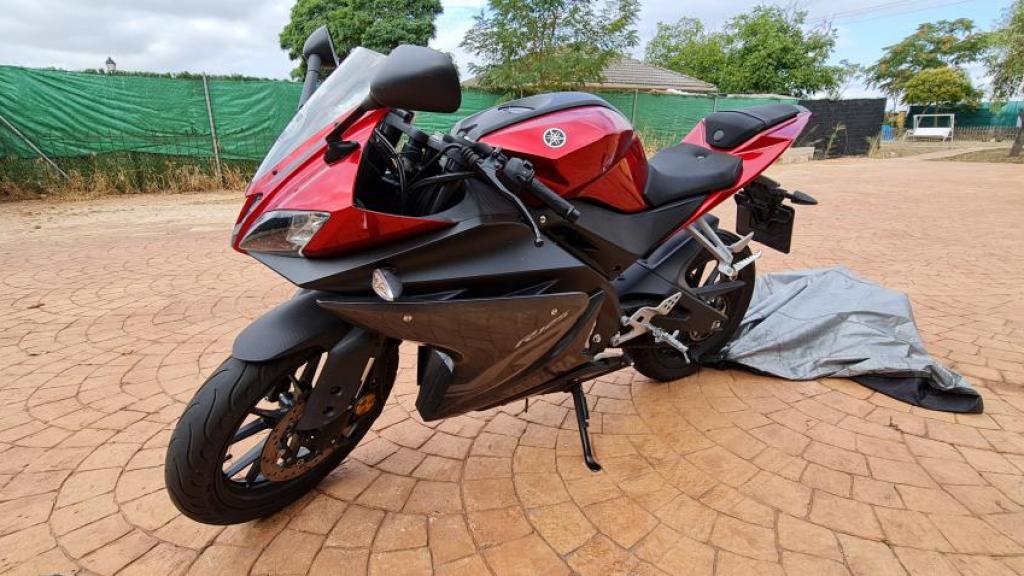 Alquiler de Moto Yamaha YZF 125 R Sport Madrid Barato | Momoven