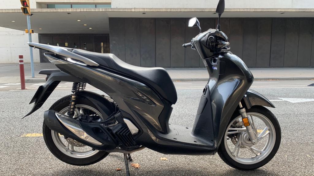 Alquiler de Moto Honda SCOOPY 125I SH ABS Scooter Barcelona Barato ...